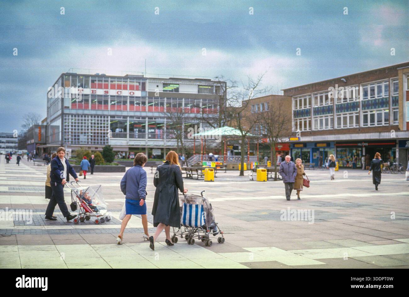 Crawley queens square hi-res stock photography and images - Alamy