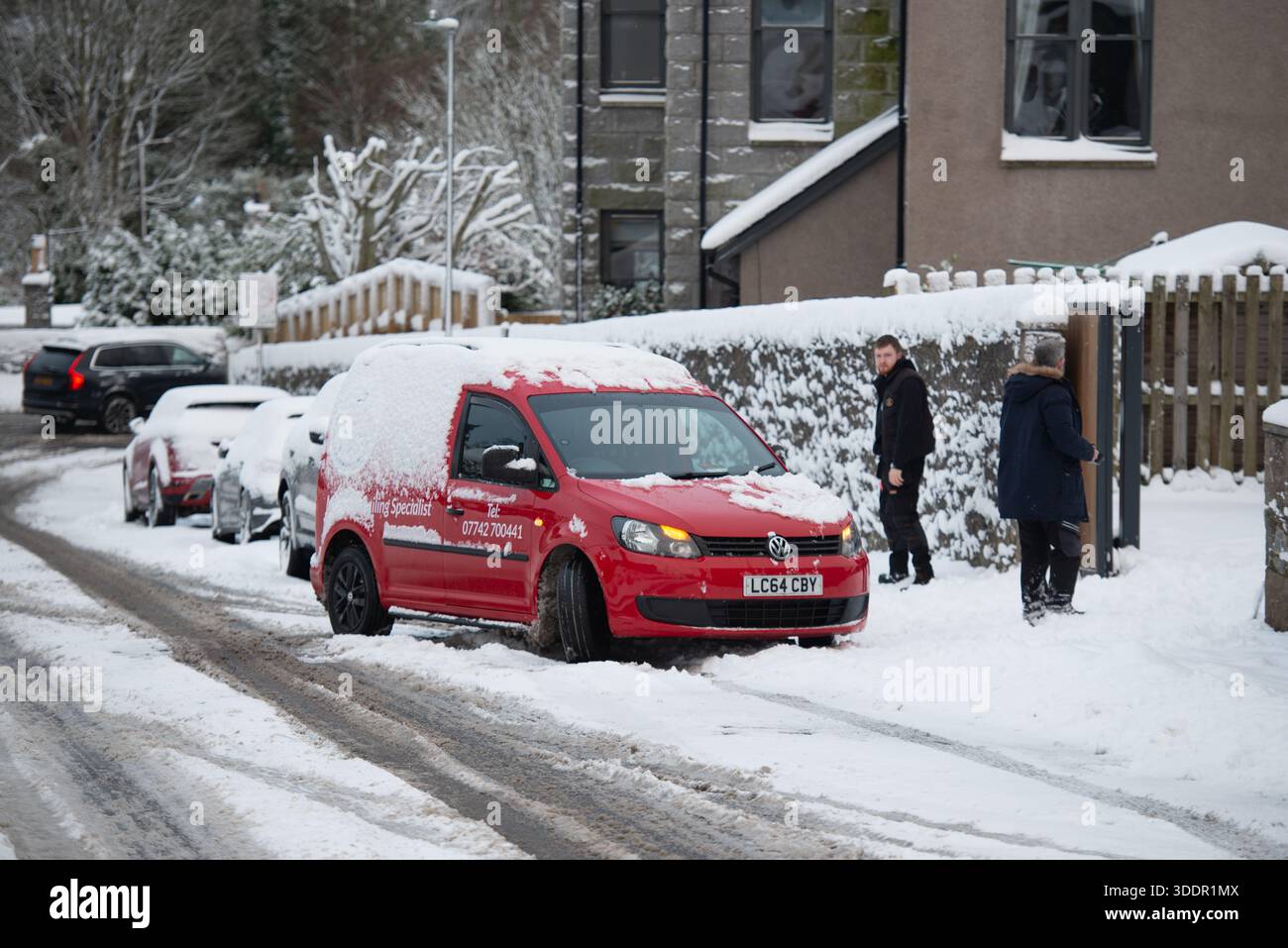 Very heavy snowfall in cults Aberdeen with difficult roads Credit Paul ...