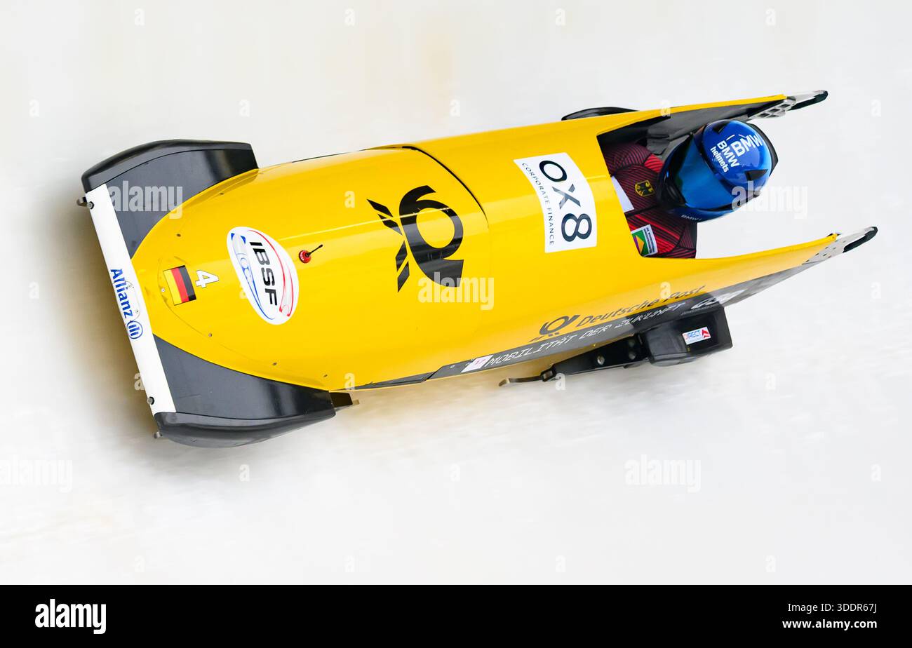 03 January 2026, North Rhine-Westphalia, Winterberg: Bobsleigh: World ...