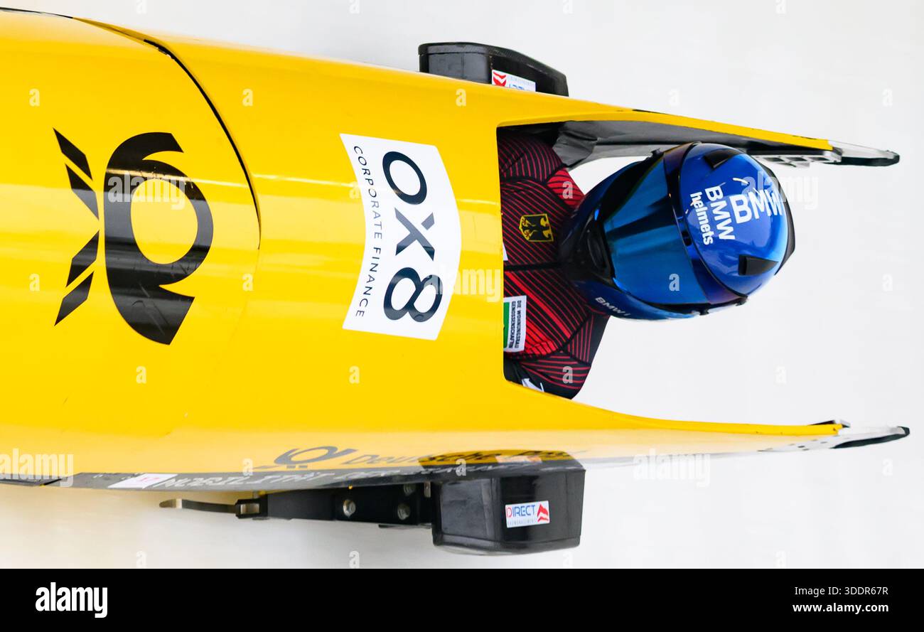 03 January 2026, North Rhine-Westphalia, Winterberg: Bobsleigh: World ...