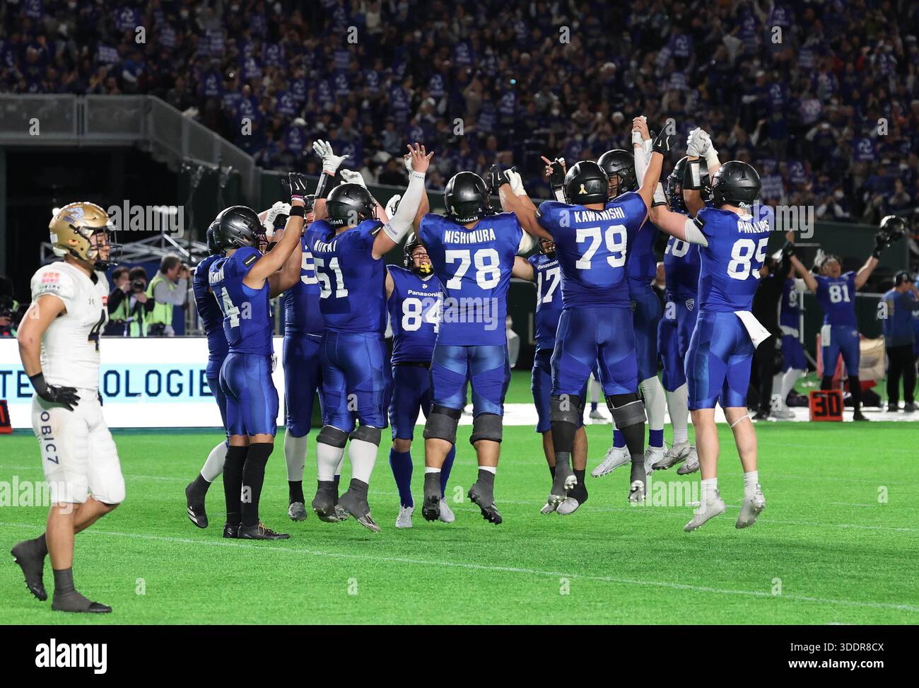 Players of Panasonic Impulse celebrate after defeating Obic Seagulls in ...