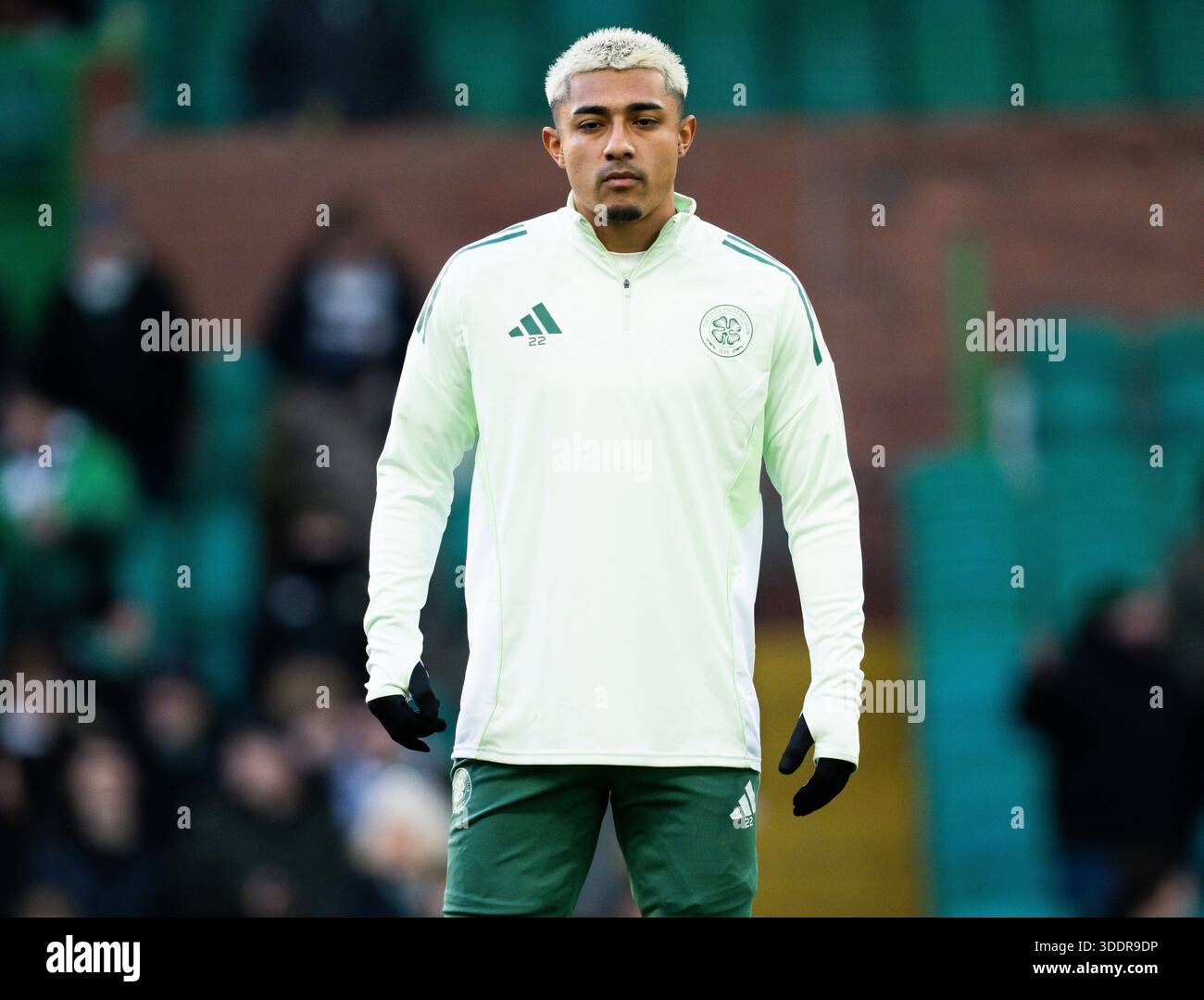 GLASGOW, SCOTLAND - JANUARY 03: Celtic’s Julian Araujo warms up before ...