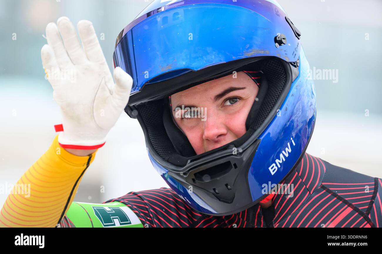 03 January 2026, North Rhine-Westphalia, Winterberg: Bobsleigh: World ...