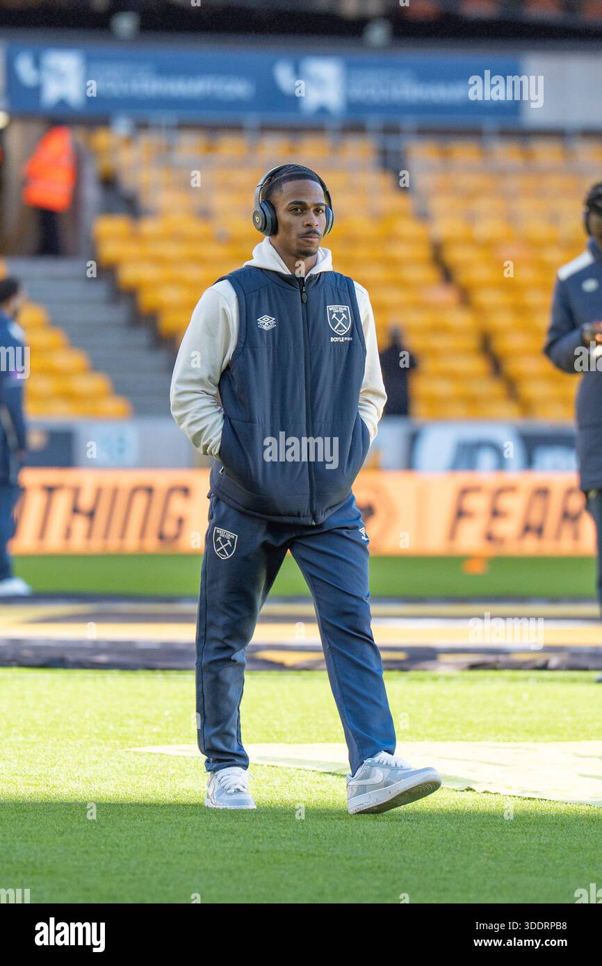 West Ham United midfielder Crysencio Summerville (7) arrives before the ...
