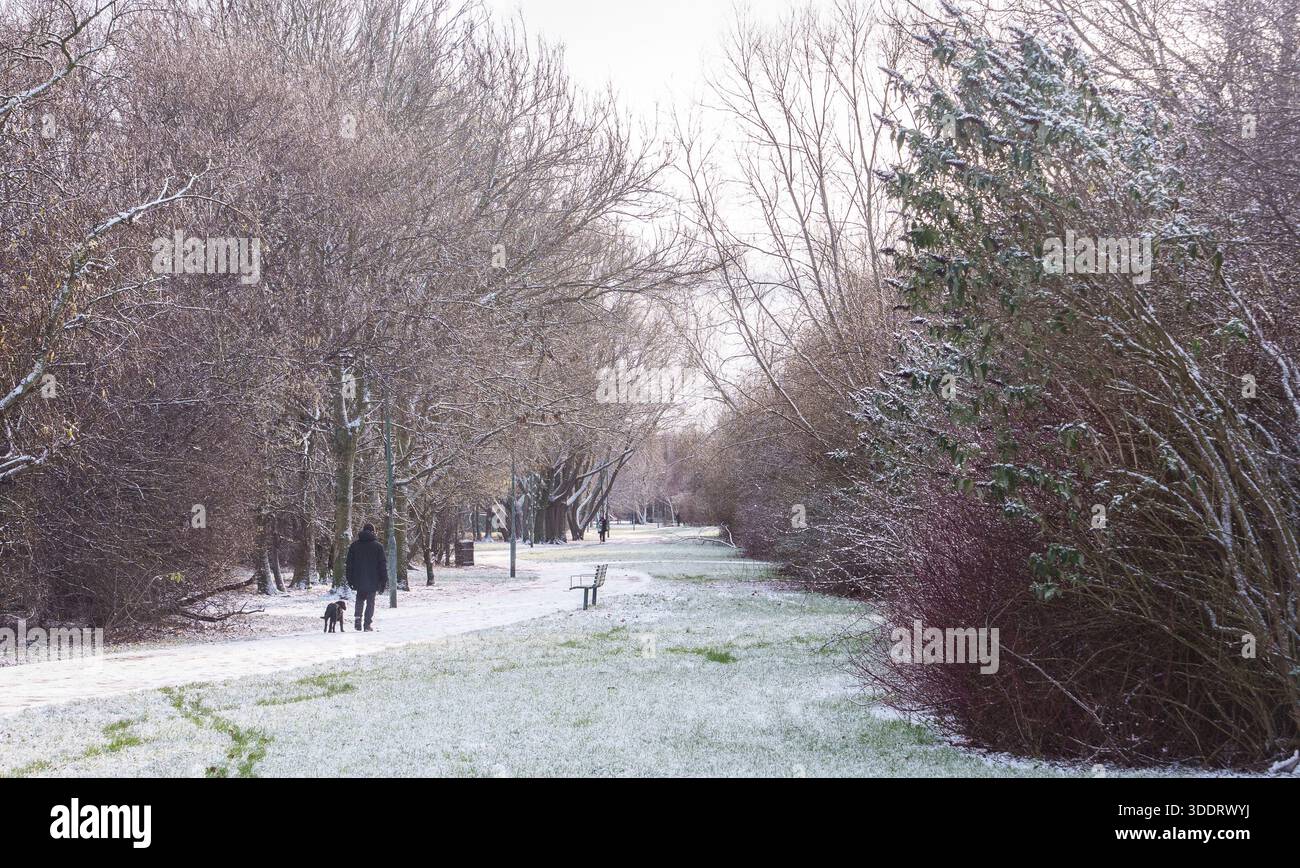 Hull, East Yorkshire, UK. January 3rd 2026 WEATHER Snow arrives in Hull ...