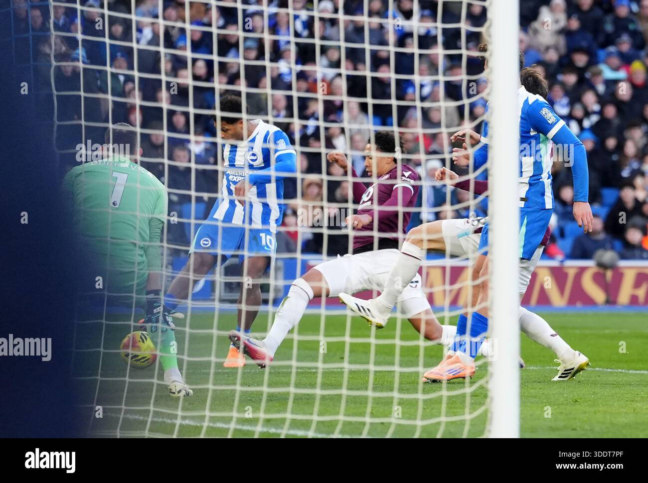 Brighton and Hove Albion's Georginio Rutter scores their side's first ...