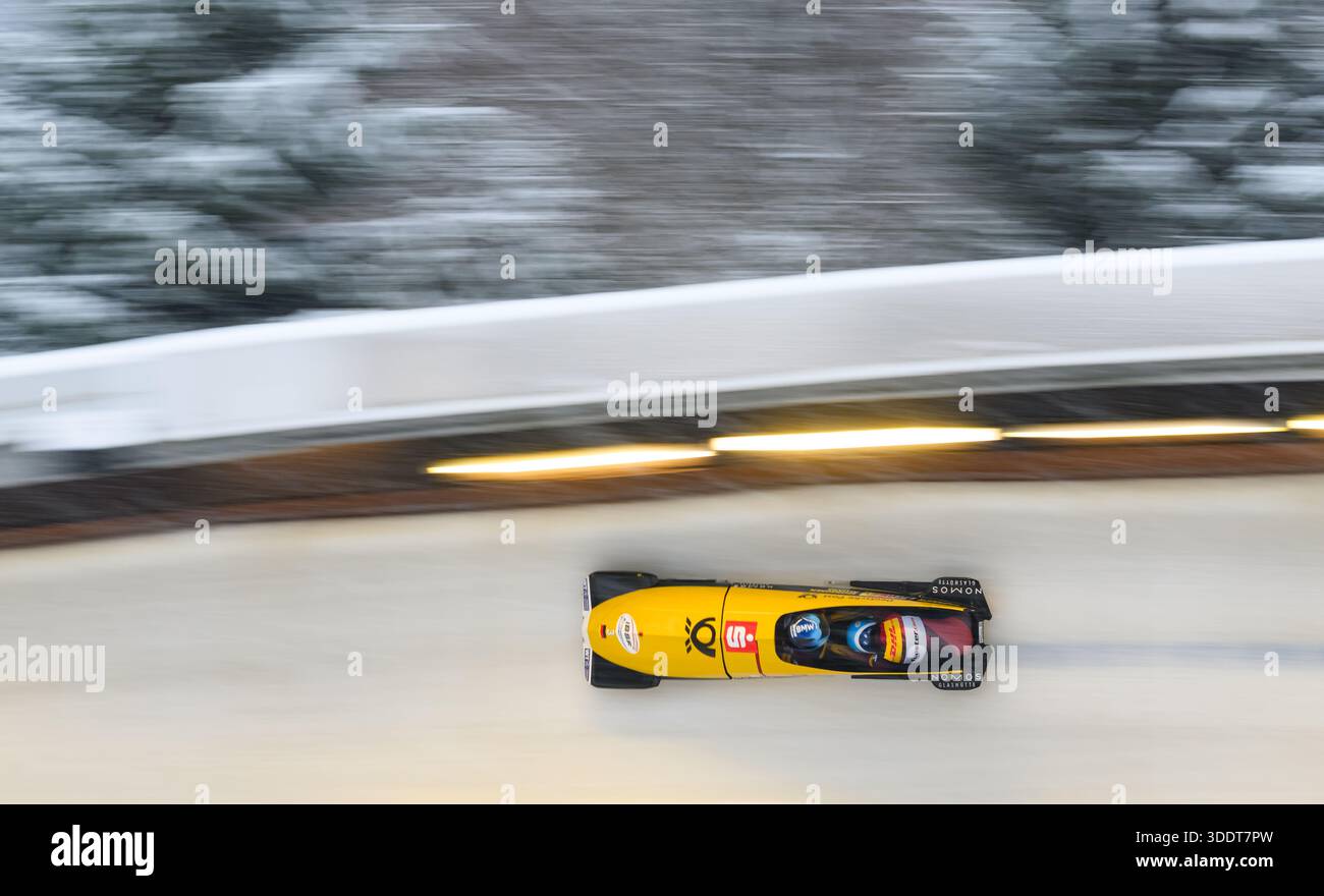 03 January 2026, North Rhine-Westphalia, Winterberg: Bobsleigh: World ...