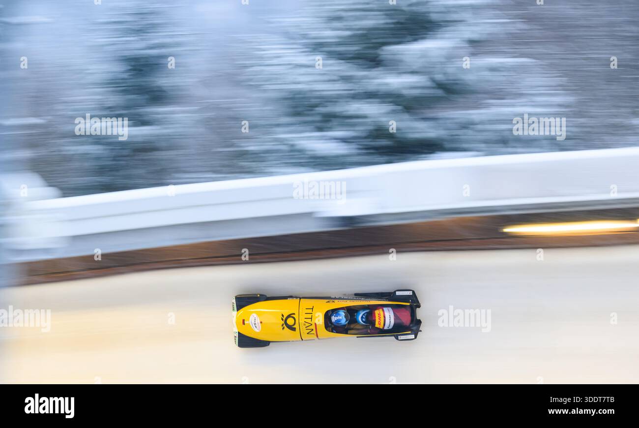 03 January 2026, North Rhine-Westphalia, Winterberg: Bobsleigh: World ...