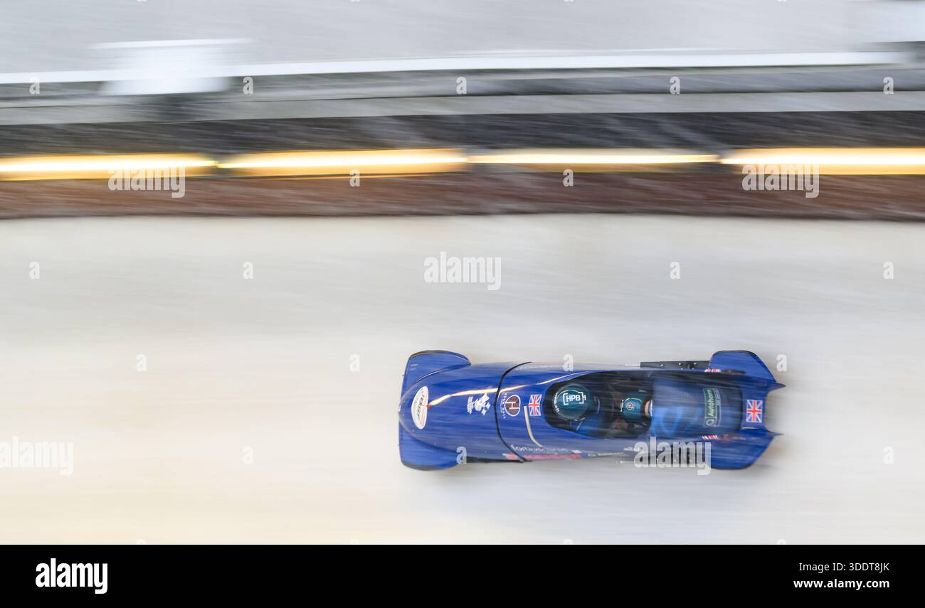 03 January 2026, North Rhine-Westphalia, Winterberg: Bobsleigh: World ...