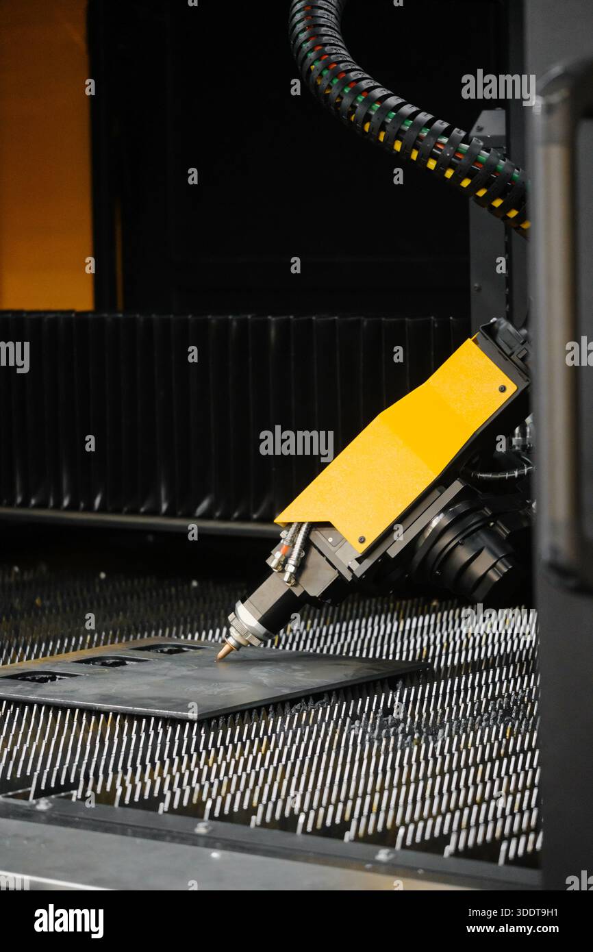 Laser cutting profile machine hi-res stock photography and images - Alamy
