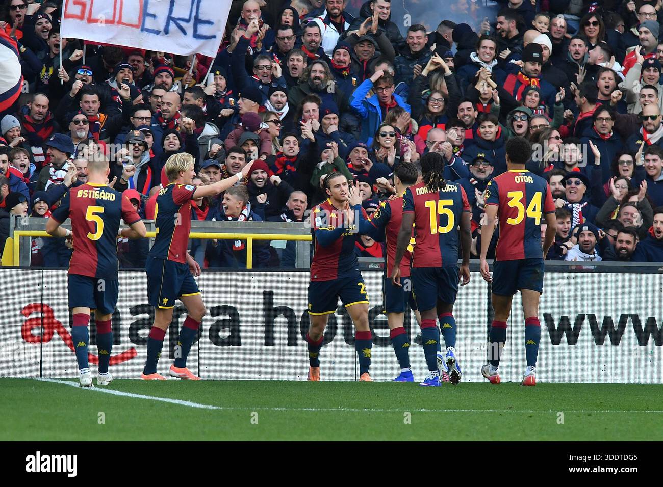 Players Genoa celebrate during Genoa CFC vs Pisa SC, Italian soccer ...