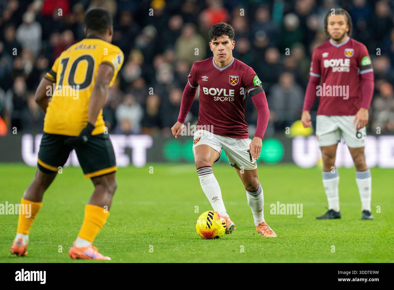 West Ham United midfielder Mateus Fernandes (18) on the ball during the ...