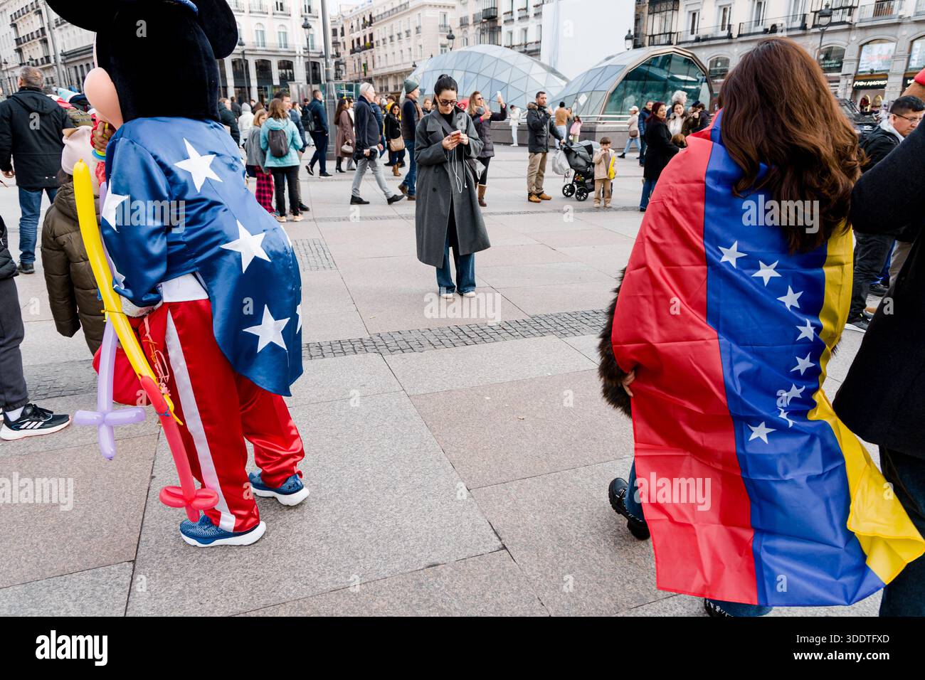 Dozens of Venezuelans celebrate the "fall of Maduro's regime" at Puerta ...