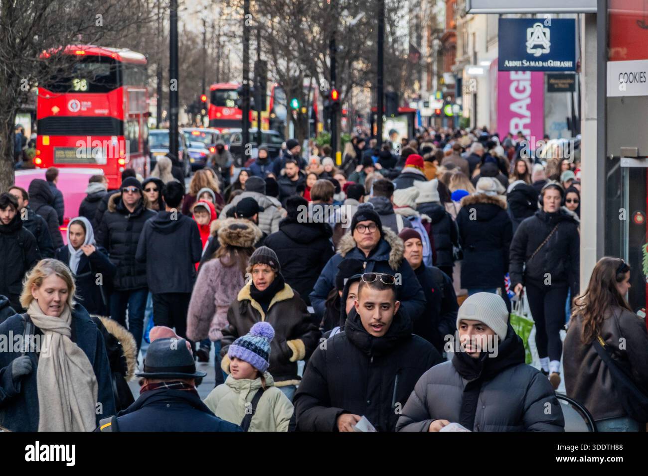 London uk january 2026 shoppers hi-res stock photography and images - Alamy
