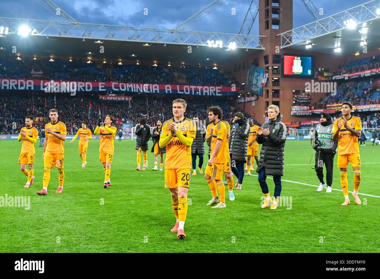 the Pisa team thanks its fans during Genoa CFC vs Pisa SC, Italian ...