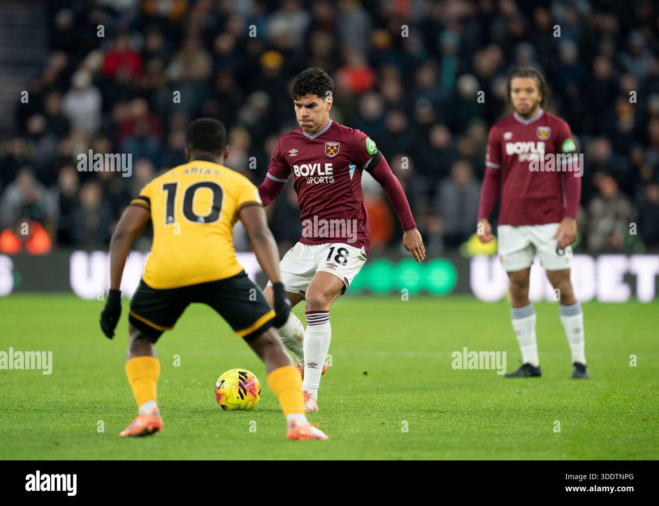 West Ham United midfielder Mateus Fernandes (18) on the ball during the ...