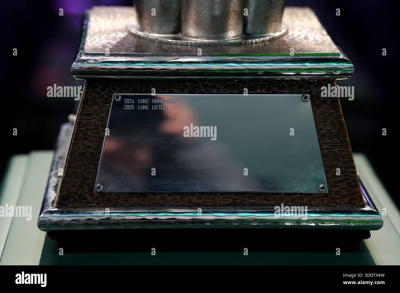 Luke humphries trophy sid waddell hi-res stock photography and images ...