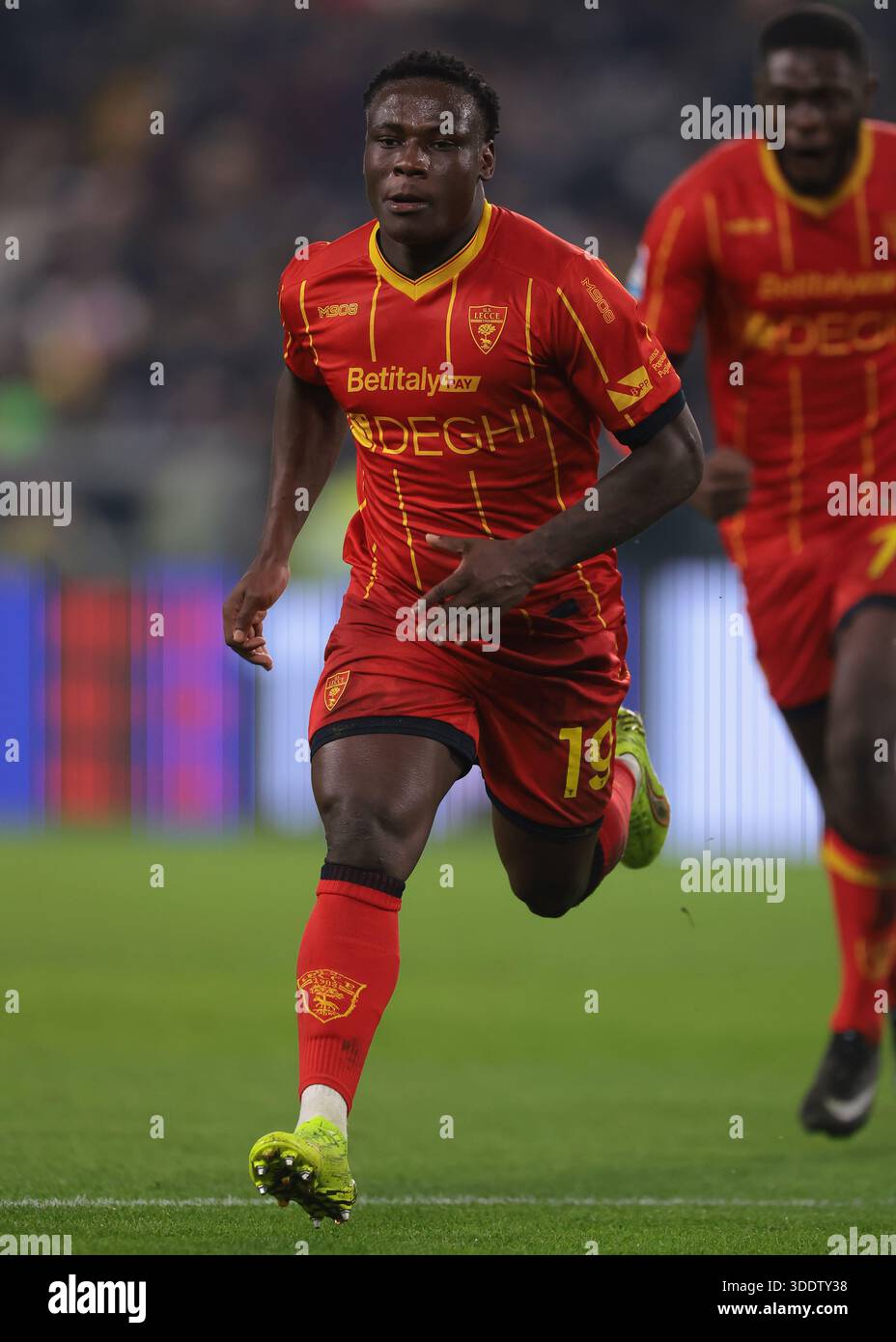 Turin, Italy, 3rd January 2026. Lameck Banda of US Lecce celebrates ...