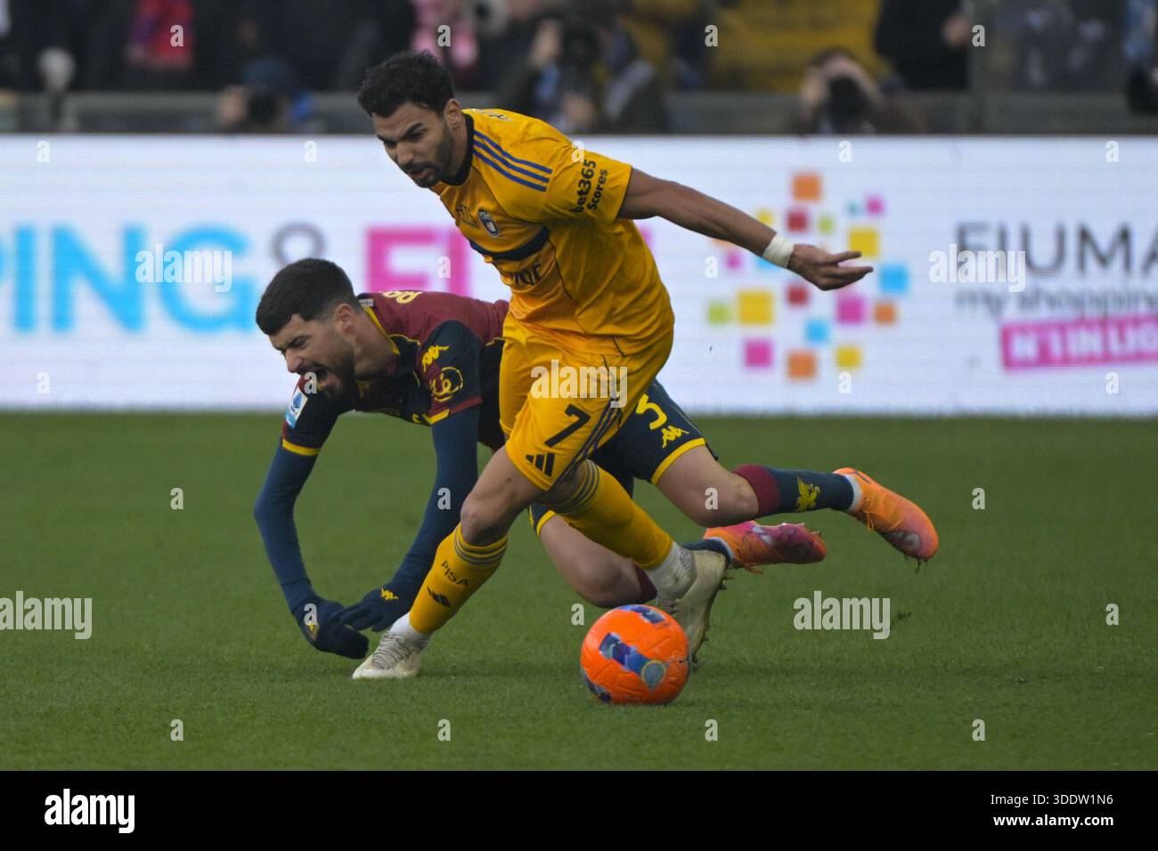 Aaron Martin contrast Leris during Genoa CFC vs Pisa SC, Italian soccer ...