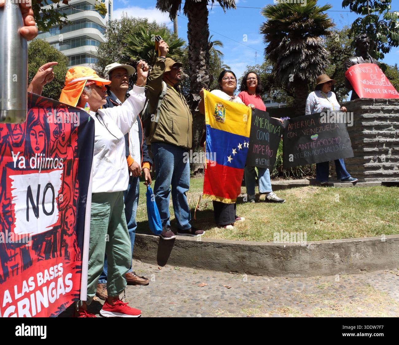 SOCIAL GROUPS AGAINST THE CAPTURE OF MADURO Quito, Saturday, January 3 ...