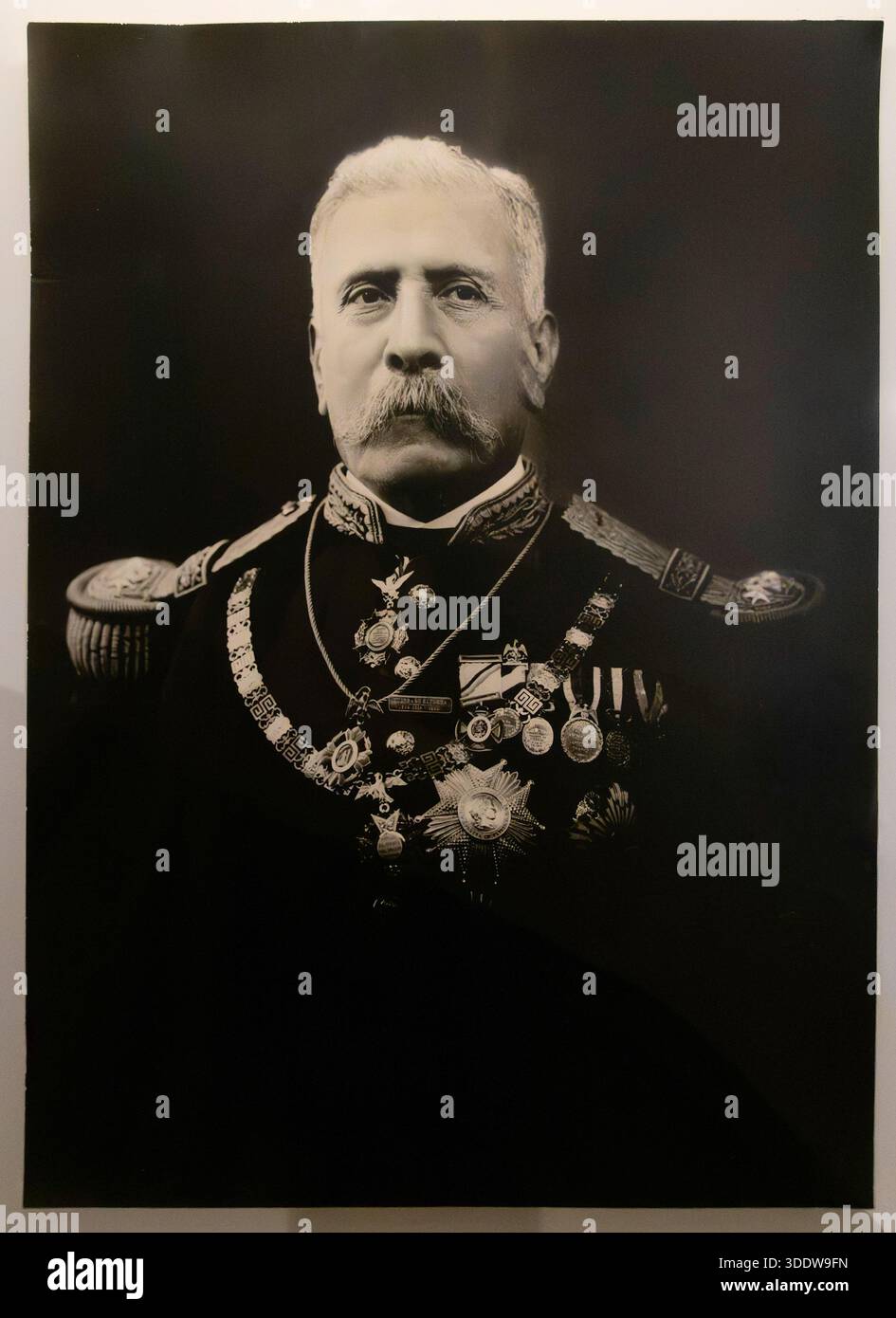 Historical black and white photograph hi-res stock photography and ...