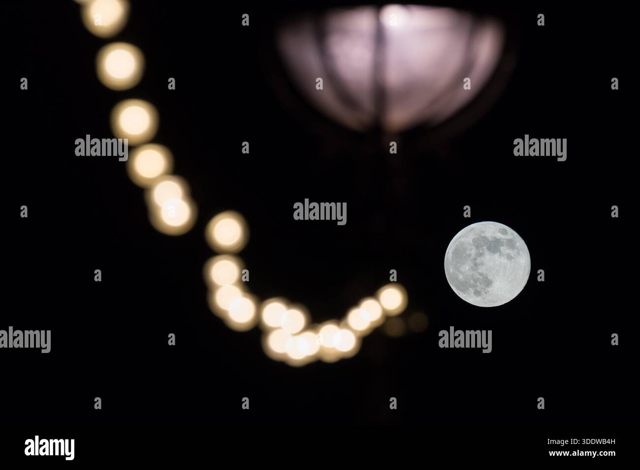 January 3, 2026, London, England, United Kingdom: A full wolf supermoon ...