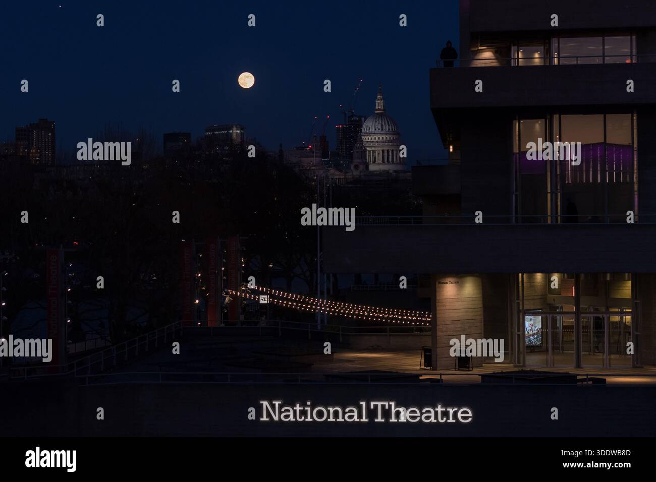 January 3, 2026, London, England, United Kingdom: A full wolf supermoon ...