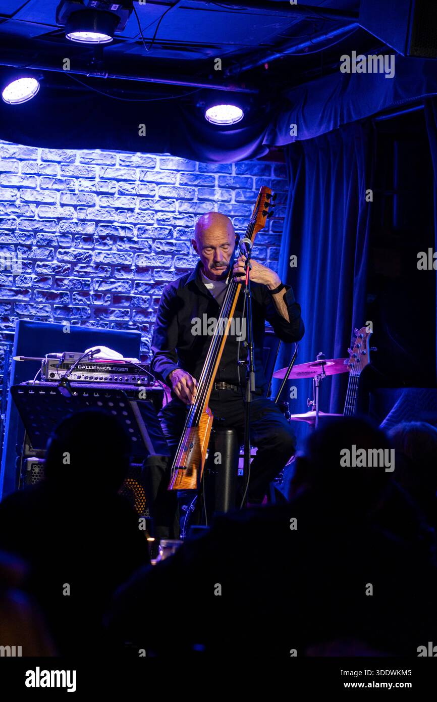 Iridium club new york hi-res stock photography and images - Alamy