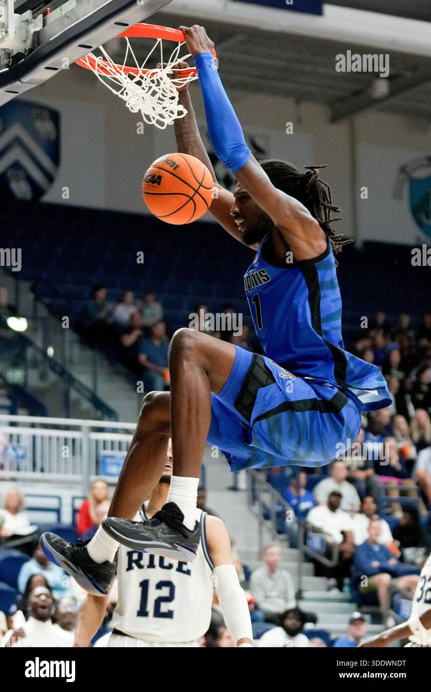 Memphis forward Aaron Bradshaw (11) dunks against Rice during the first ...