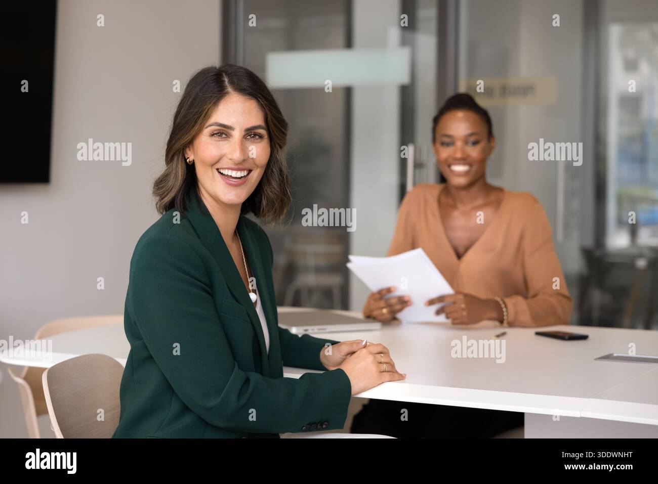 Interviewer sitting black female hi-res stock photography and images ...