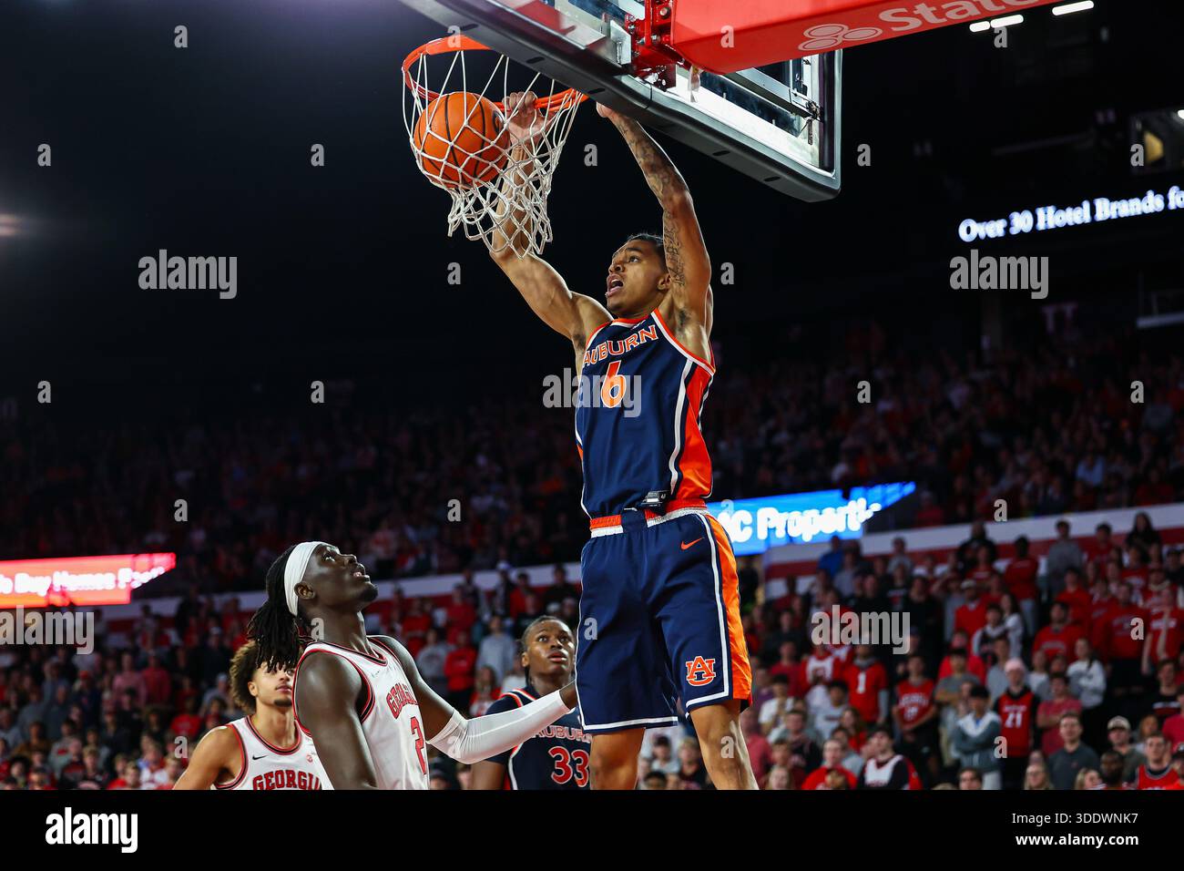 Auburn guard Elyjah Freeman (6) dunks against Georgia center Somto ...