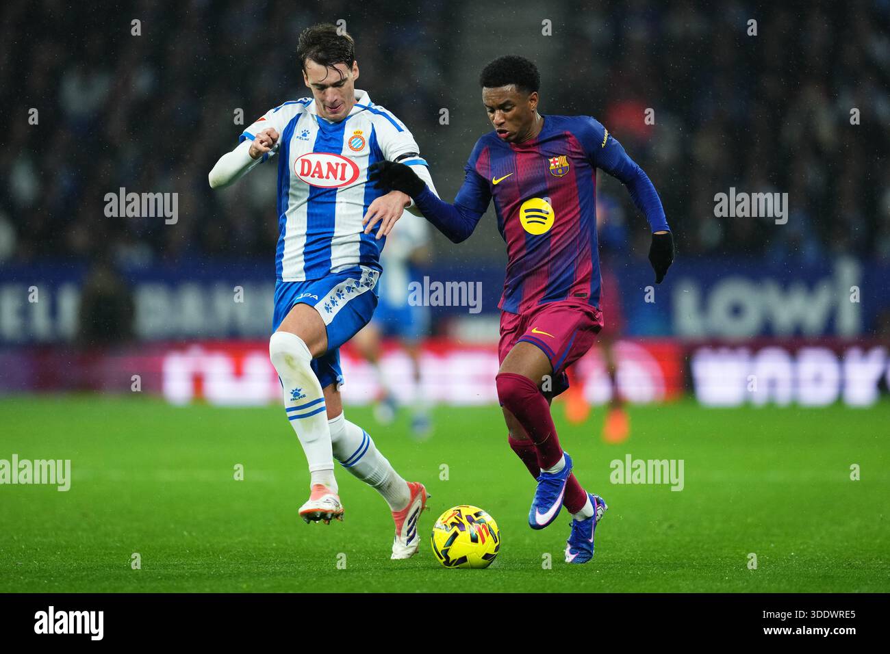 Alejandro Balde of FC Barcelona and Urko Gonzalez of RCD Espanyol ...