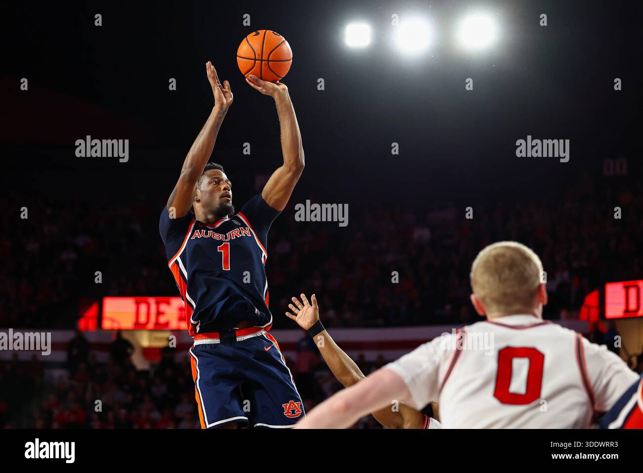 Auburn guard Kevin Overton (1) shoots during the second half of an NCAA ...