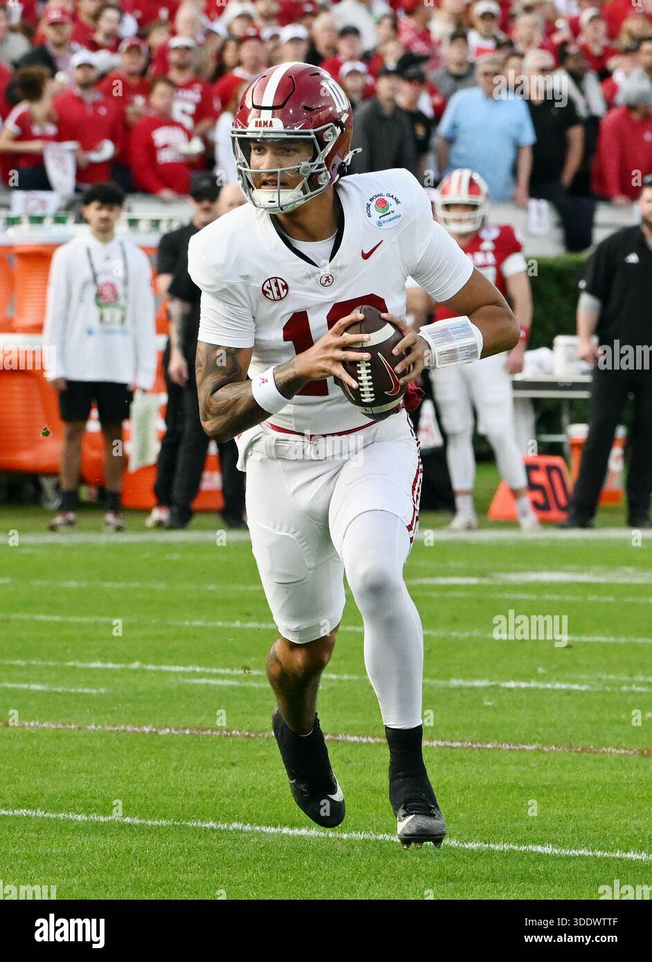 PASADENA, CA - JANUARY 01: QB Austin Mack #10 of the Alabama Crimson ...