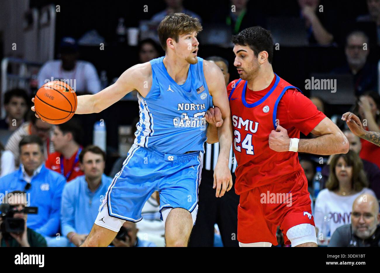 January 3, 2026: North Carolina Tar Heels center Henri Veesaar (left ...