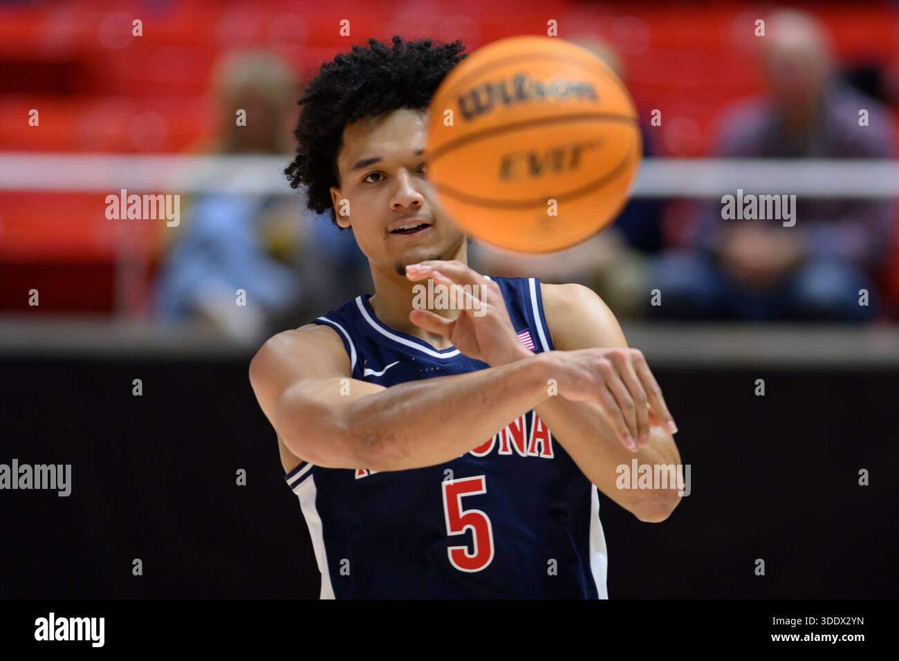 Arizona guard Brayden Burries passes during the second half of an NCAA ...