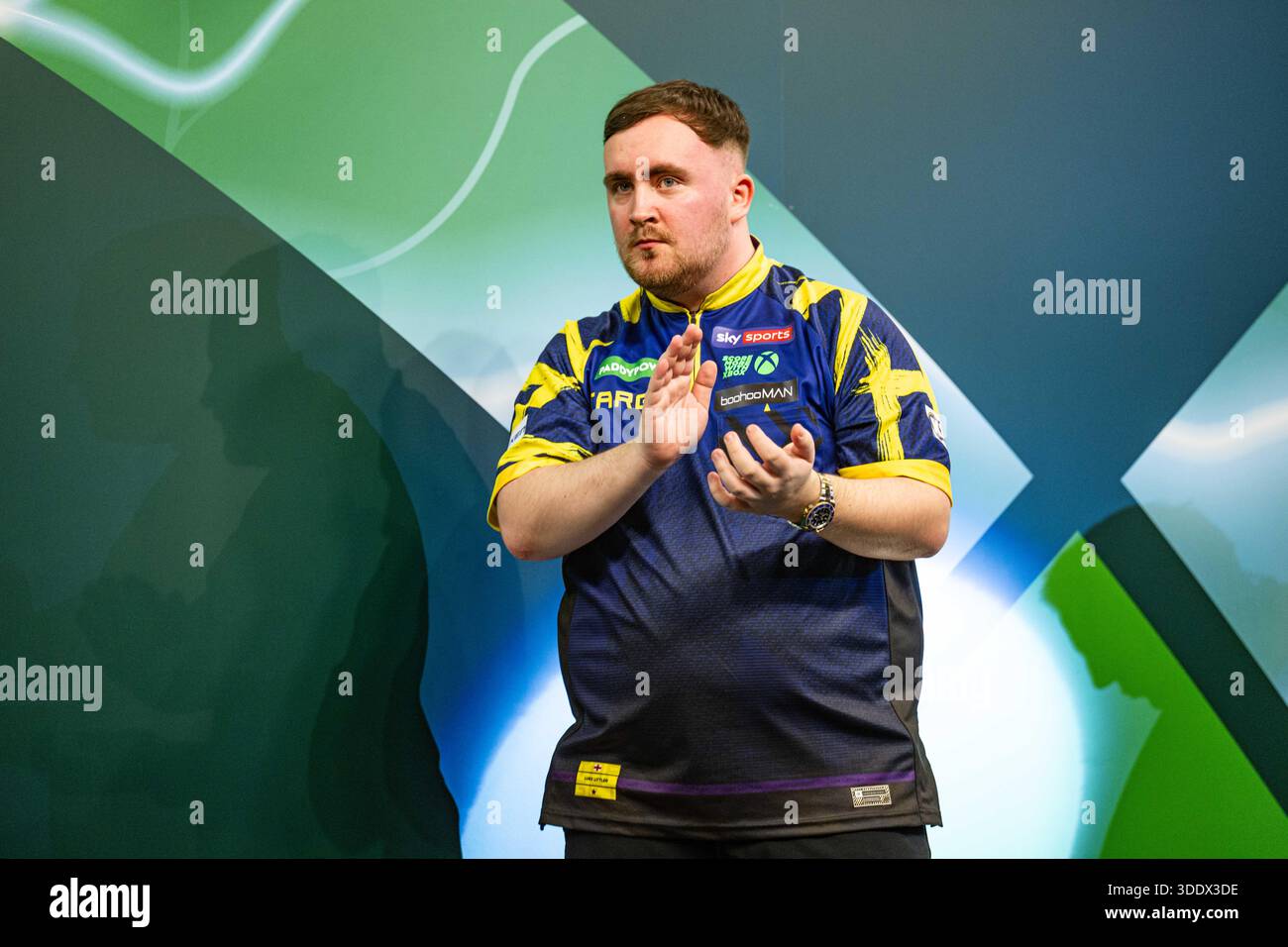 Gian van veen luke littler hi-res stock photography and images - Alamy