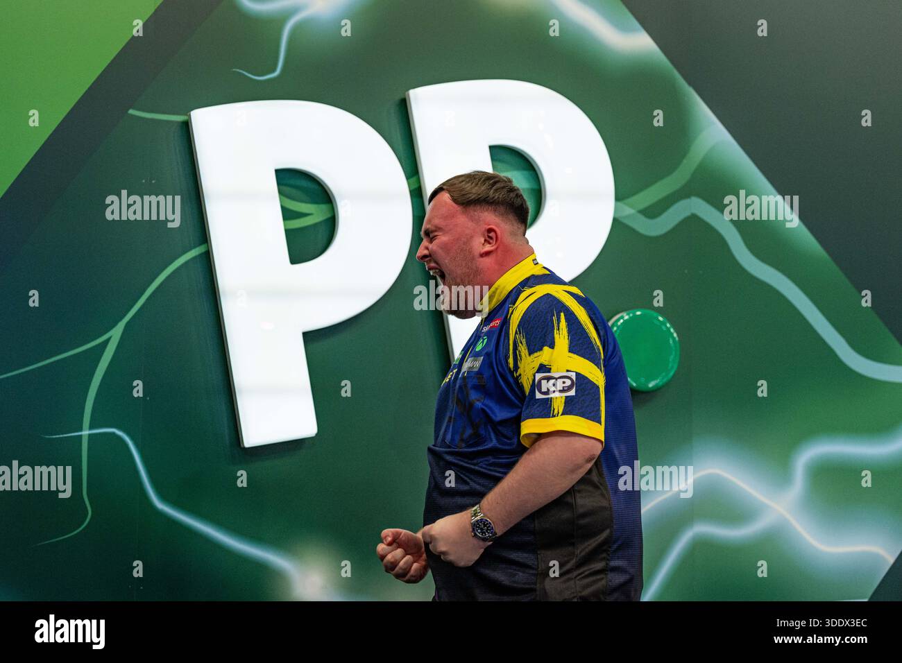 Gian van veen luke littler hi-res stock photography and images - Alamy