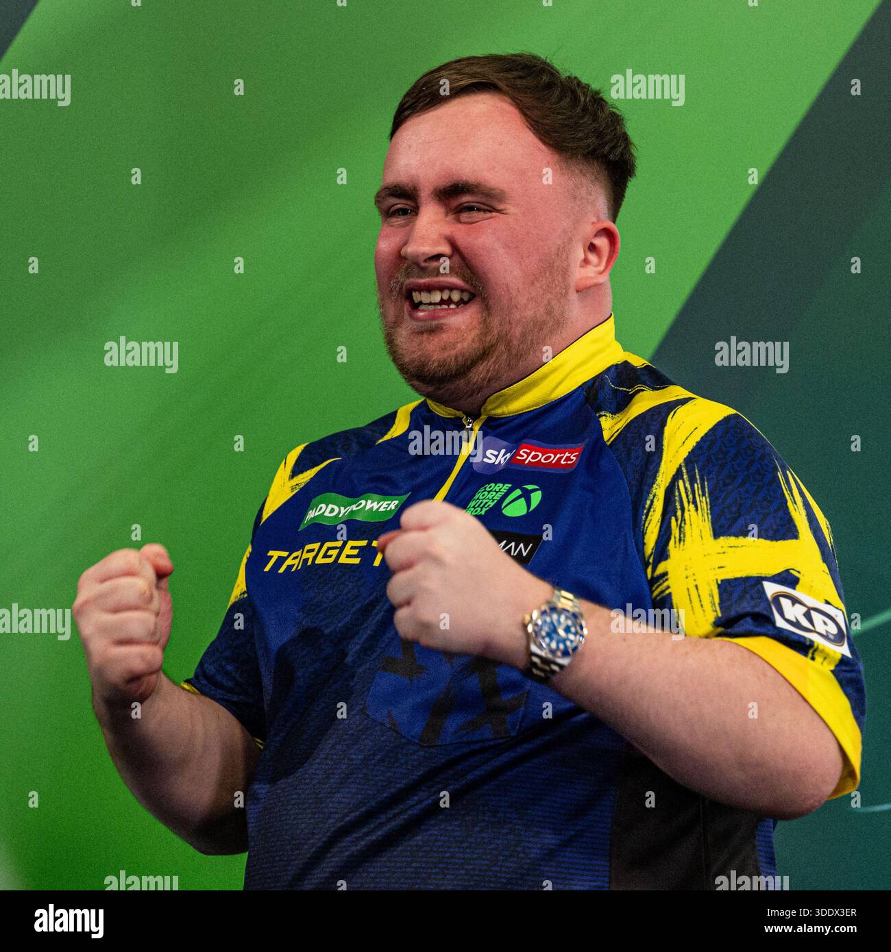 Gian van veen luke littler hi-res stock photography and images - Alamy