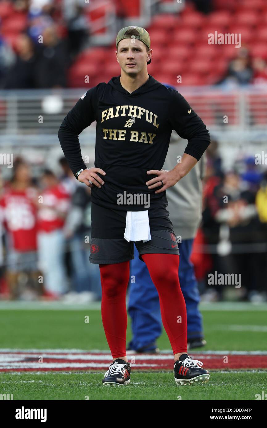 San Francisco 49ers quarterback Brock Purdy warms up before an NFL ...