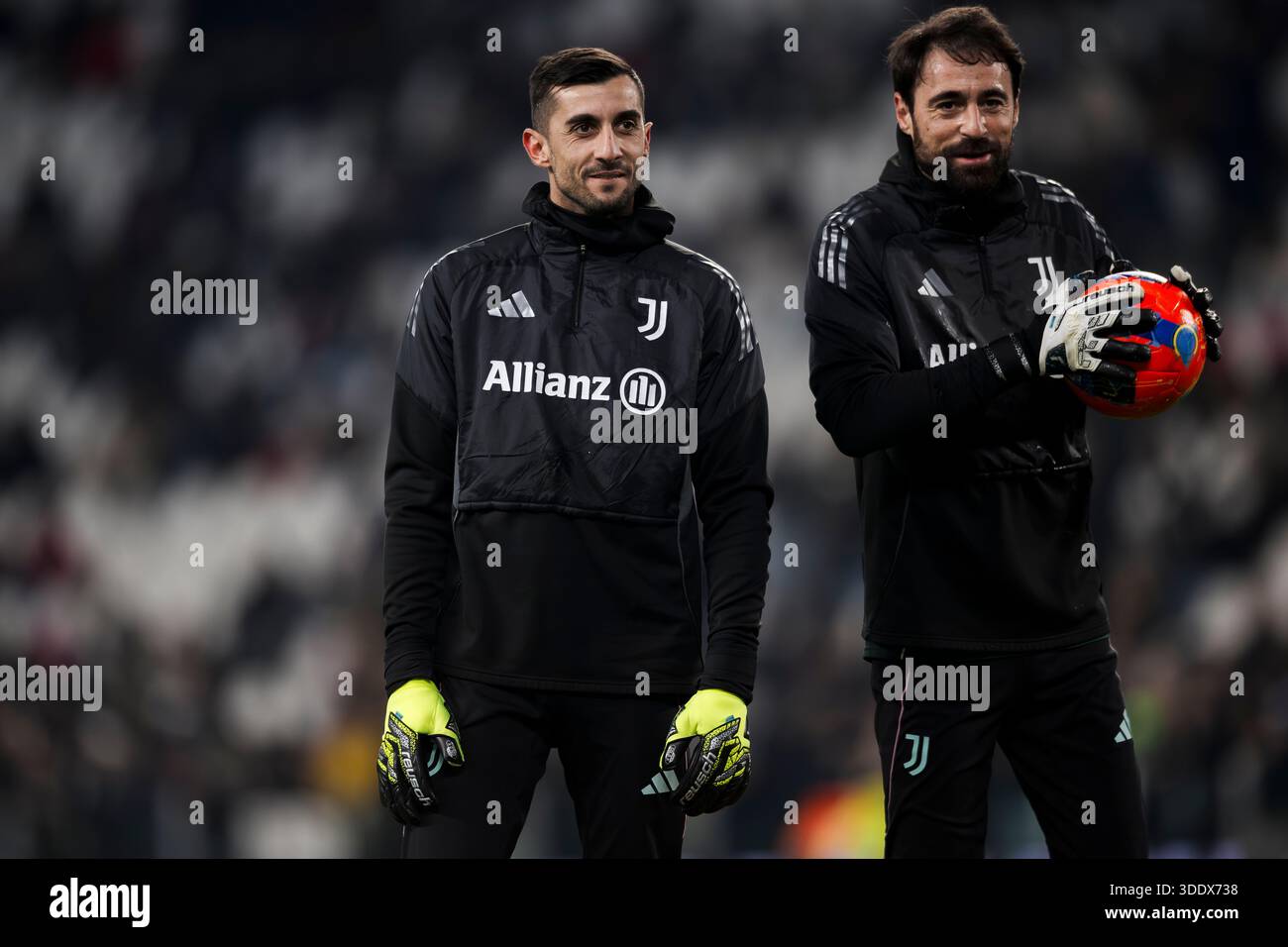 Mattia Perin of Juventus FC looks on next to Carlo Pinsoglio of ...