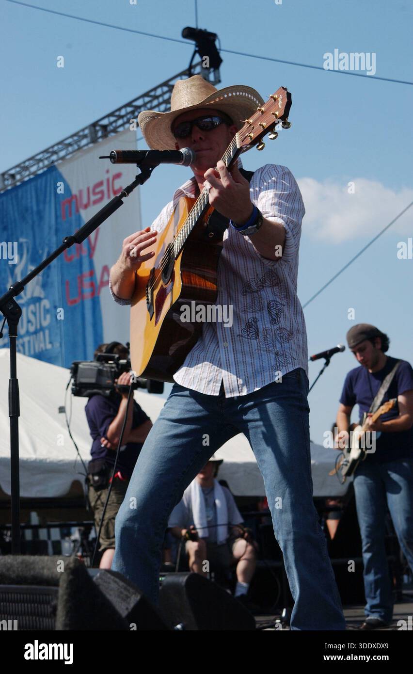09 June 2006 - Nashville, Tennessee - Craig Hand. 2006 CMA Music ...