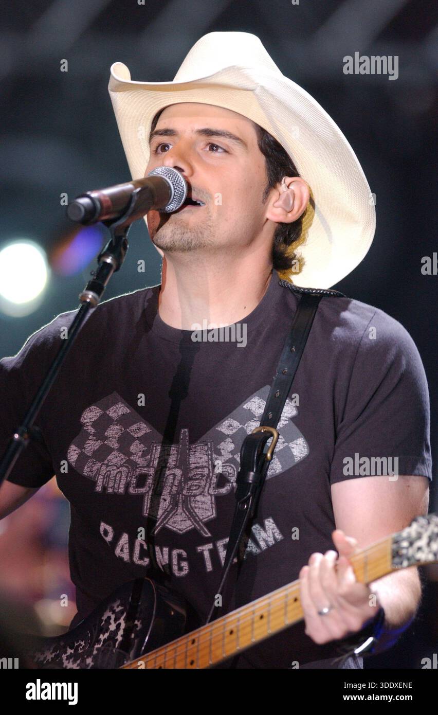 10 June 2007 - Nashville, Tennessee - Brad Paisley. 2007 CMA Music ...