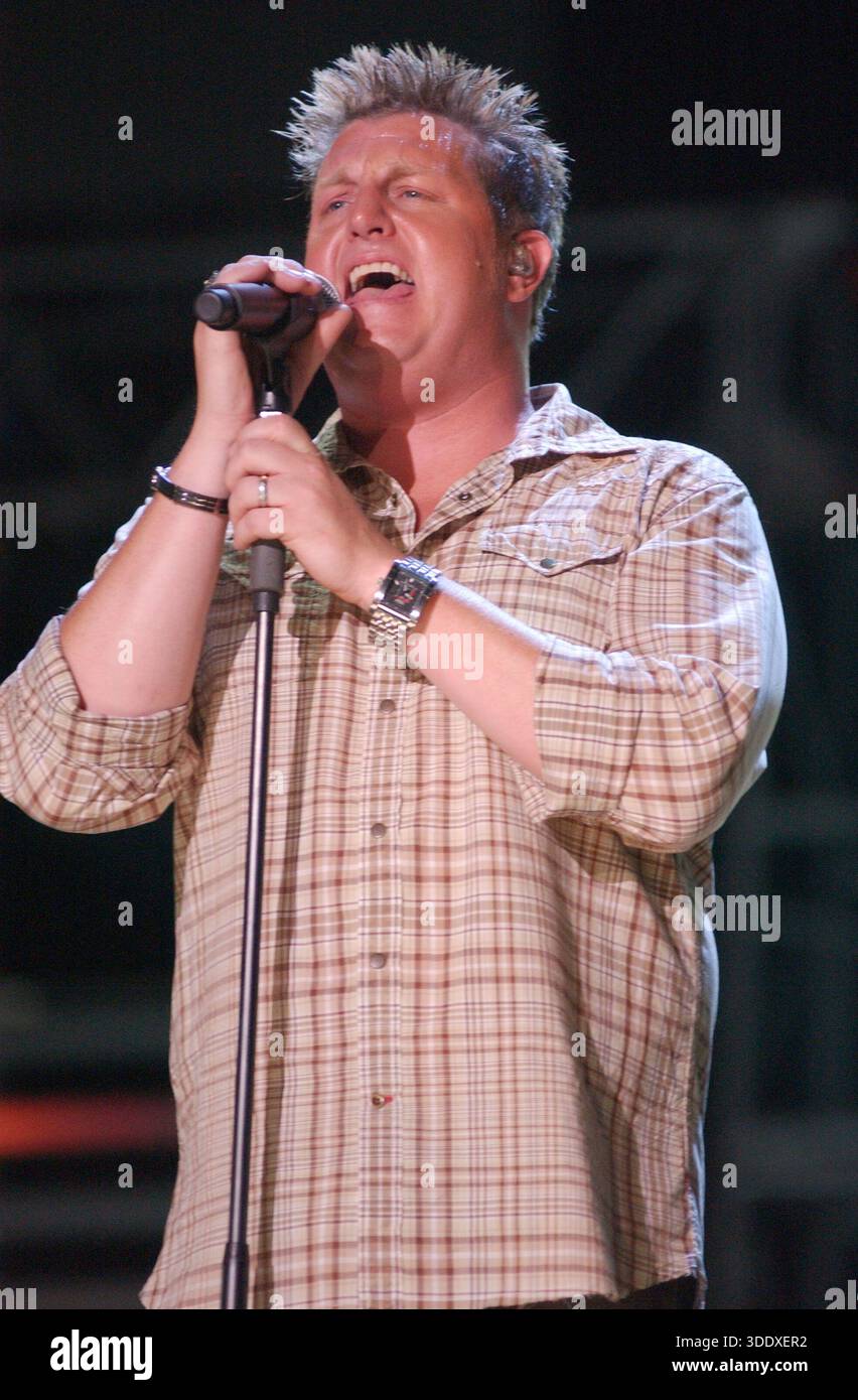 09 June 2007 - Nashville, Tennessee - Gary LeVox of 'Rascal Flatts ...