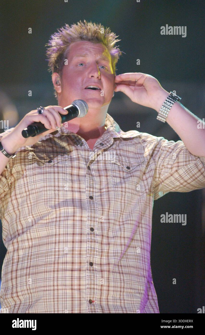 09 June 2007 - Nashville, Tennessee - Gary LeVox of 'Rascal Flatts ...