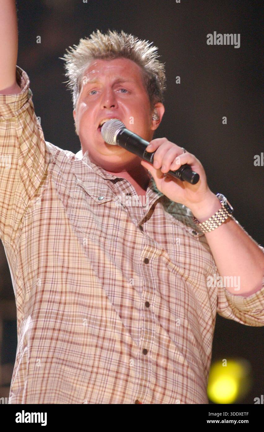 09 June 2007 - Nashville, Tennessee - Gary LeVox of 'Rascal Flatts ...