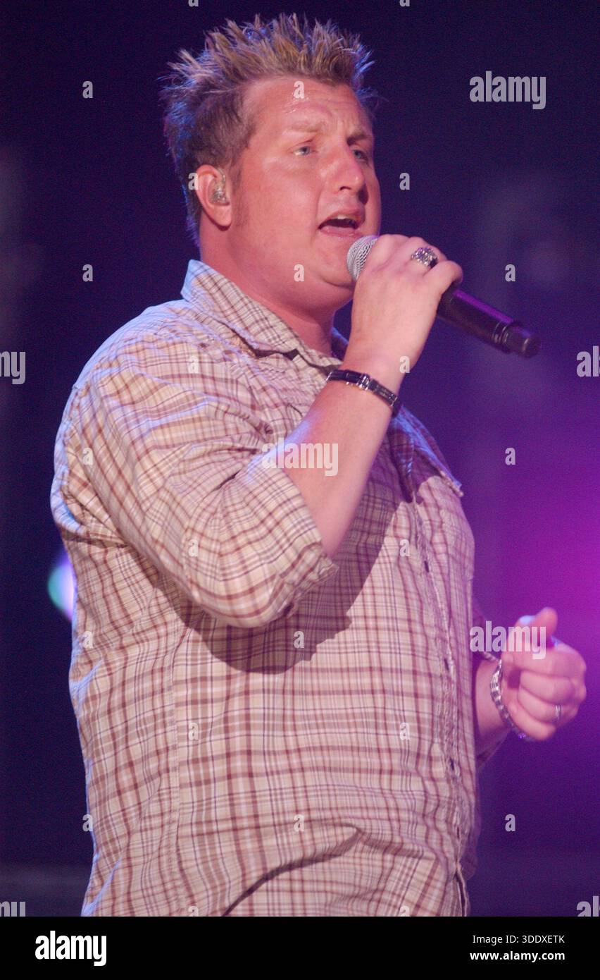 09 June 2007 - Nashville, Tennessee - Gary LeVox of 'Rascal Flatts ...