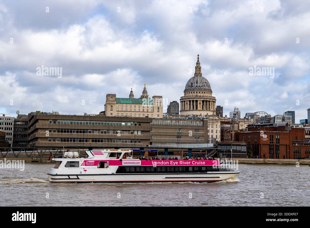 River Thames Central London, London Eye river cruise boat for tourists ...