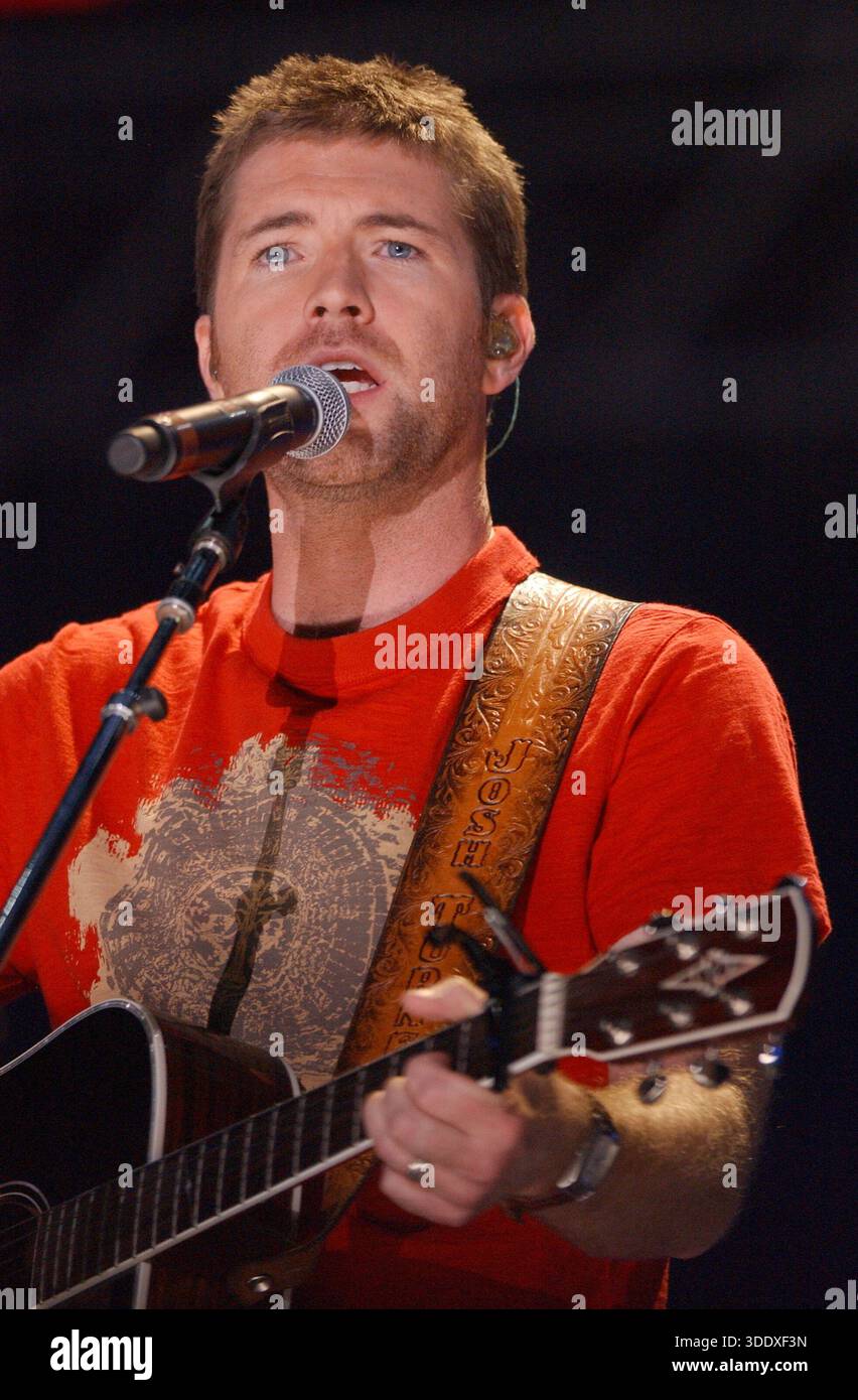 09 June 2007 - Nashville, Tennessee - Josh Turner. 2007 CMA Music ...
