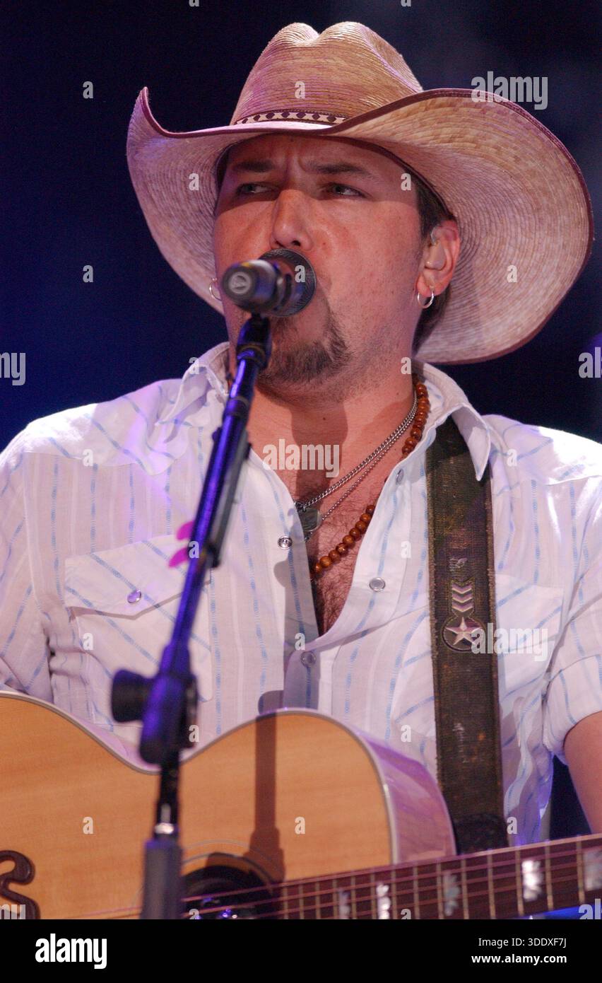 08 June 2007 - Nashville, Tennessee - Jason Aldean. 2007 CMA Music ...